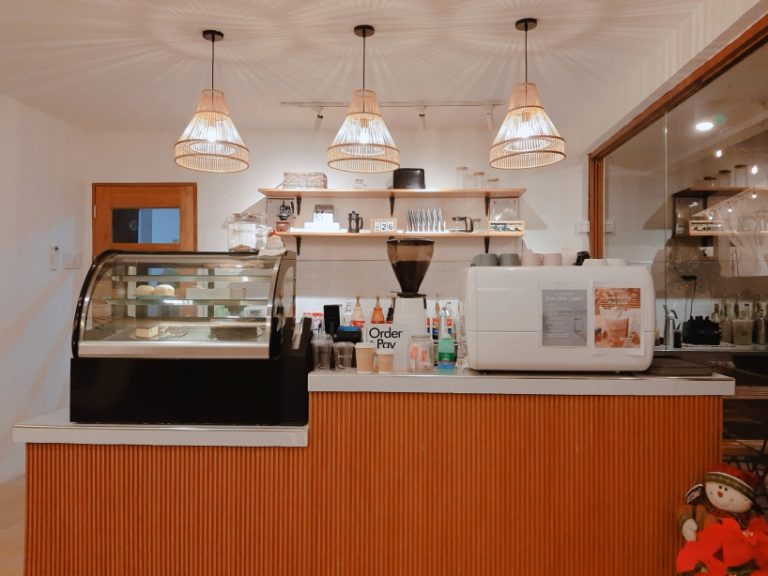 Noon Cafe: Minimalist Coffee Shop near Tagaytay - The Queen's Escape