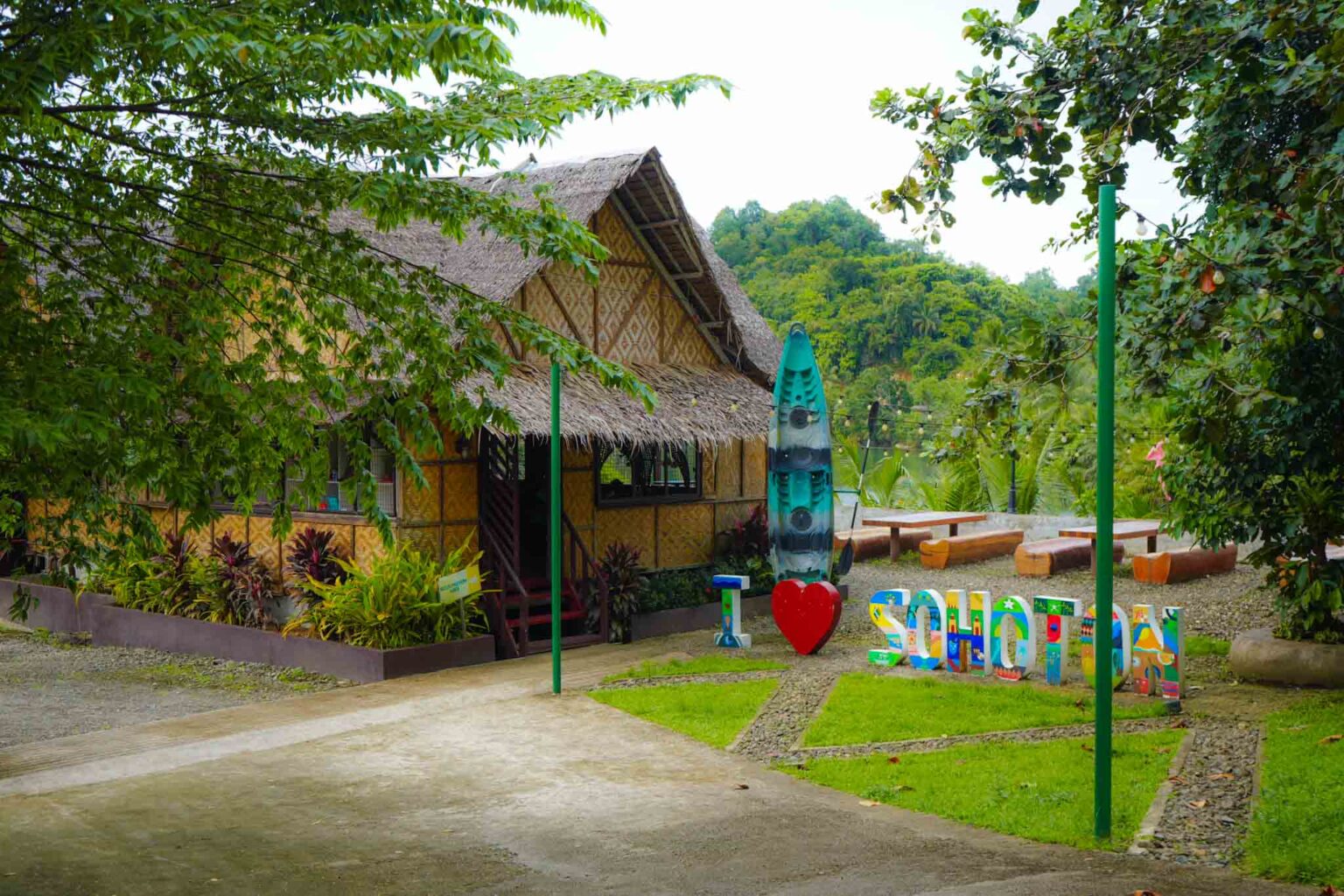 Sohoton Caves and Natural Bridge Park Travel Guide - The Queen's Escape