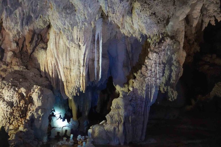Sohoton Caves and Natural Bridge Park Travel Guide - The Queen's Escape