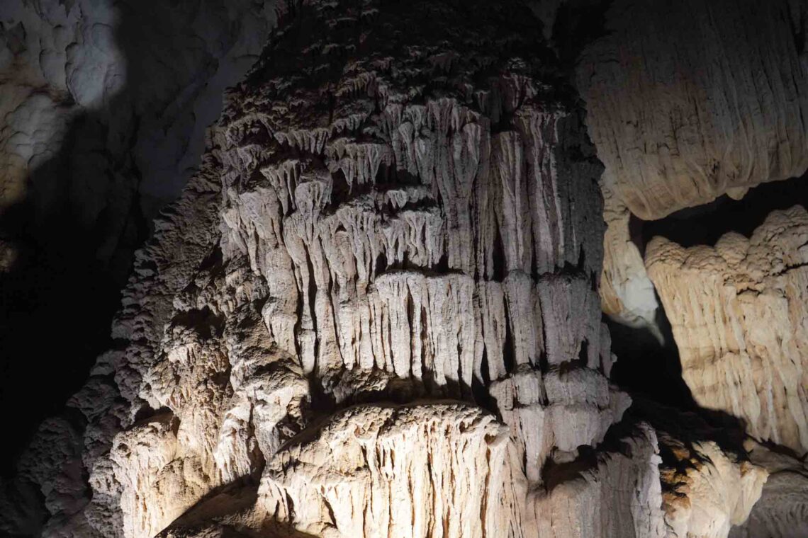 Sohoton Caves and Natural Bridge Park Travel Guide - The Queen's Escape