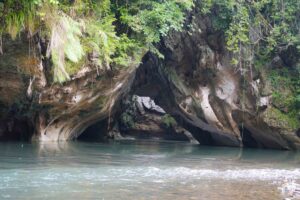 Sohoton Caves and Natural Bridge Park Travel Guide - The Queen's Escape