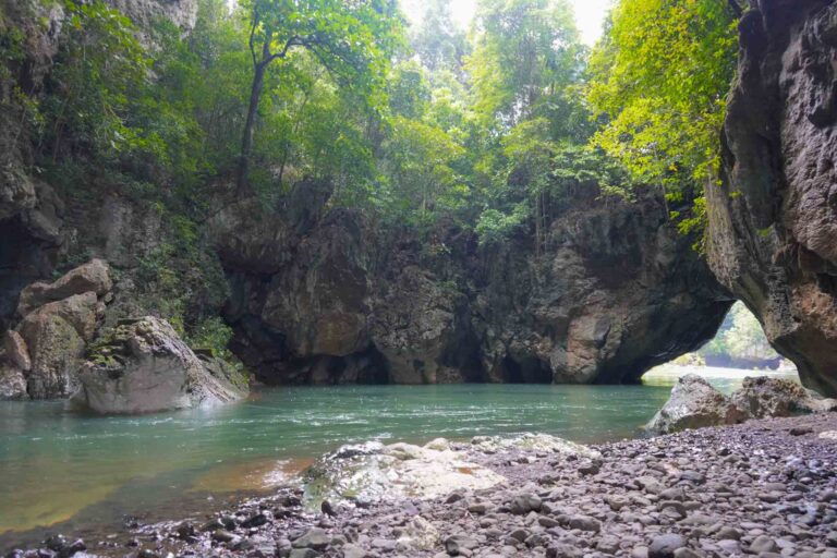 Sohoton Caves and Natural Bridge Park Travel Guide - The Queen's Escape