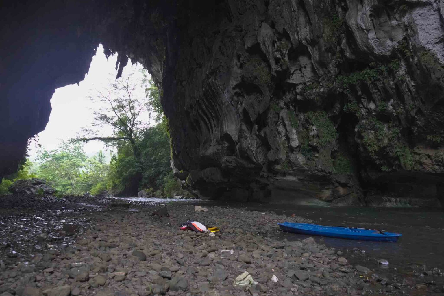 Sohoton Caves and Natural Bridge Park Travel Guide - The Queen's Escape